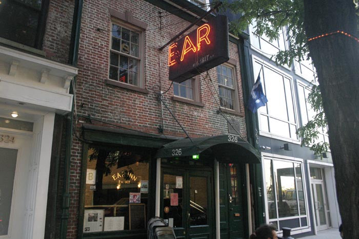 Drinking in New York’s 200-Year-Old Ear Inn – Four Walls Irish American ...